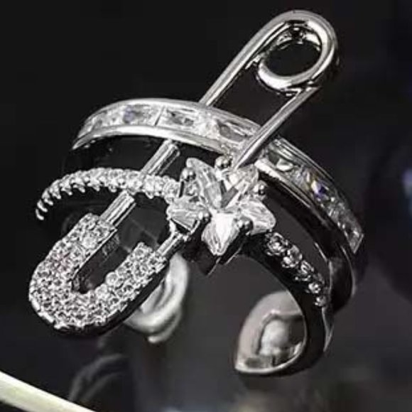 FASHIONISTA DESIGN | Jewelry | Au Courant Fashion Safety Pin Star ...